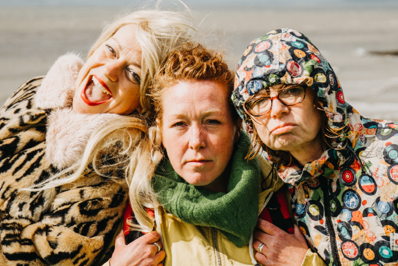 5. ladies that bus_bigissuenorth - Big Issue North